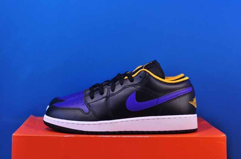 Кросівки Nike Air Jordan 1 Low Lakers 💛 ціна: . 💙 Купити у Києві