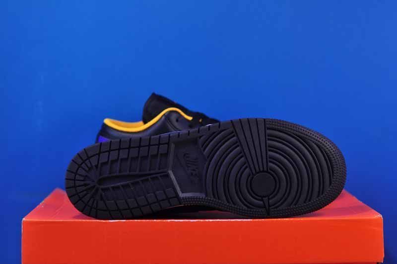 Кросівки Nike Air Jordan 1 Low Lakers 💛 ціна: . 💙 Купити у Києві